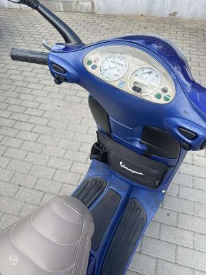 Blue Piaggio Vespa 2001 in Vilnius, with an engine capacity of 50.00 L and mileage of 6 thousand km for 1100 €, photo 15 on AUTOMOTO.COM.LV