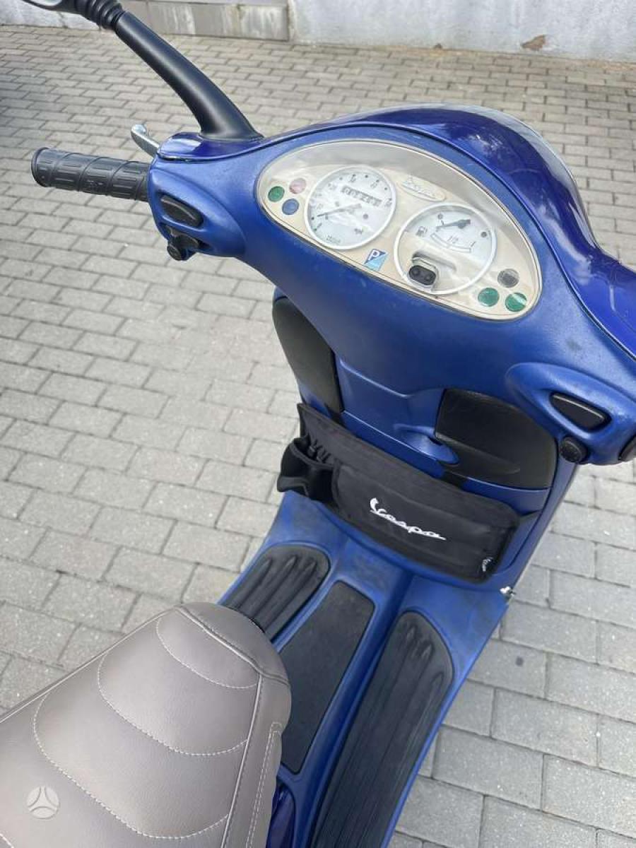 Blue Piaggio Vespa 2001 in Vilnius, with an engine capacity of 50.00 L and mileage of 6 thousand km for 1100 €, photo 15 on AUTOMOTO.COM.LV