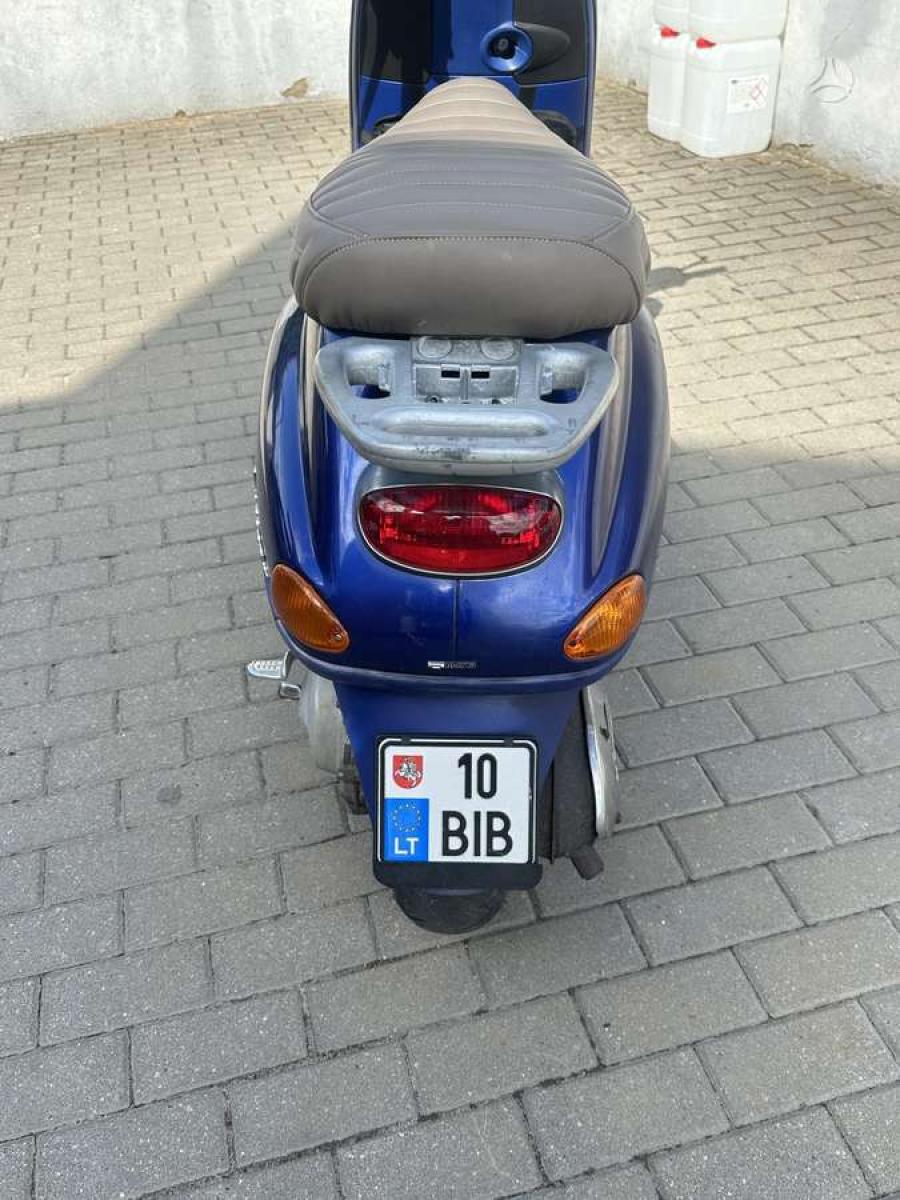 Blue Piaggio Vespa 2001 in Vilnius, with an engine capacity of 50.00 L and mileage of 6 thousand km for 1100 €, photo 19 on AUTOMOTO.COM.LV