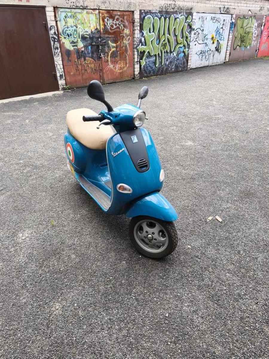 Blue Piaggio Vespa 2003 in Vilnius, with an engine capacity of 0.13 L and mileage of 20 thousand km for 1350 €, photo 1 on AUTOMOTO.COM.LV