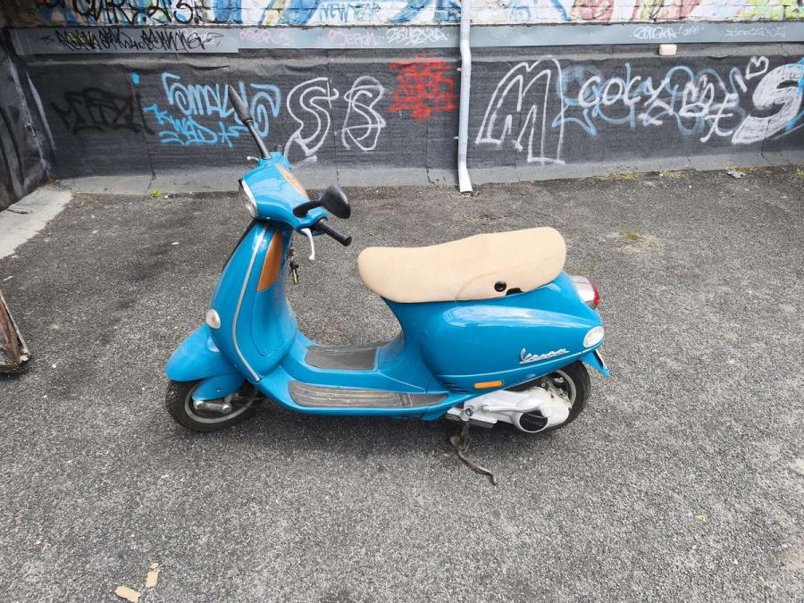 Blue Piaggio Vespa 2003 in Vilnius, with an engine capacity of 0.13 L and mileage of 20 thousand km for 1350 €, photo 3 on AUTOMOTO.COM.LV