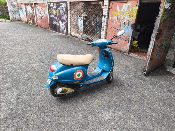 Blue Piaggio Vespa 2003 in Vilnius, with an engine capacity of 0.13 L and mileage of 20 thousand km for 1350 €, photo 3 on AUTOMOTO.COM.LV