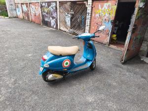Blue Piaggio Vespa 2003 in Vilnius, with an engine capacity of 0.13 L and mileage of 20 thousand km for 1350 €, photo 4 on AUTOMOTO.COM.LV