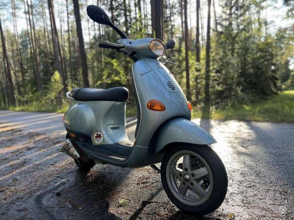 Blue Piaggio Vespa 2005 in Vilnius, with an engine capacity of 49.00 L and mileage of 12 thousand km for 700 €, photo 1 on AUTOMOTO.COM.LV