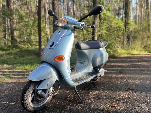 Blue Piaggio Vespa 2005 in Vilnius, with an engine capacity of 49.00 L and mileage of 12 thousand km for 700 €, photo 3 on AUTOMOTO.COM.LV