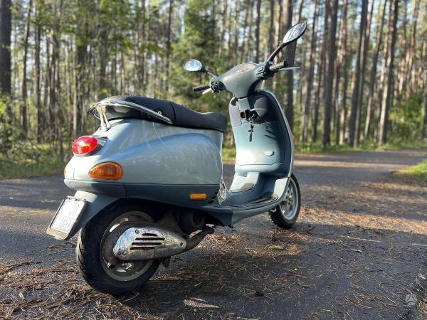 Blue Piaggio Vespa 2005 in Vilnius, with an engine capacity of 49.00 L and mileage of 12 thousand km for 700 €, photo 5 on AUTOMOTO.COM.LV