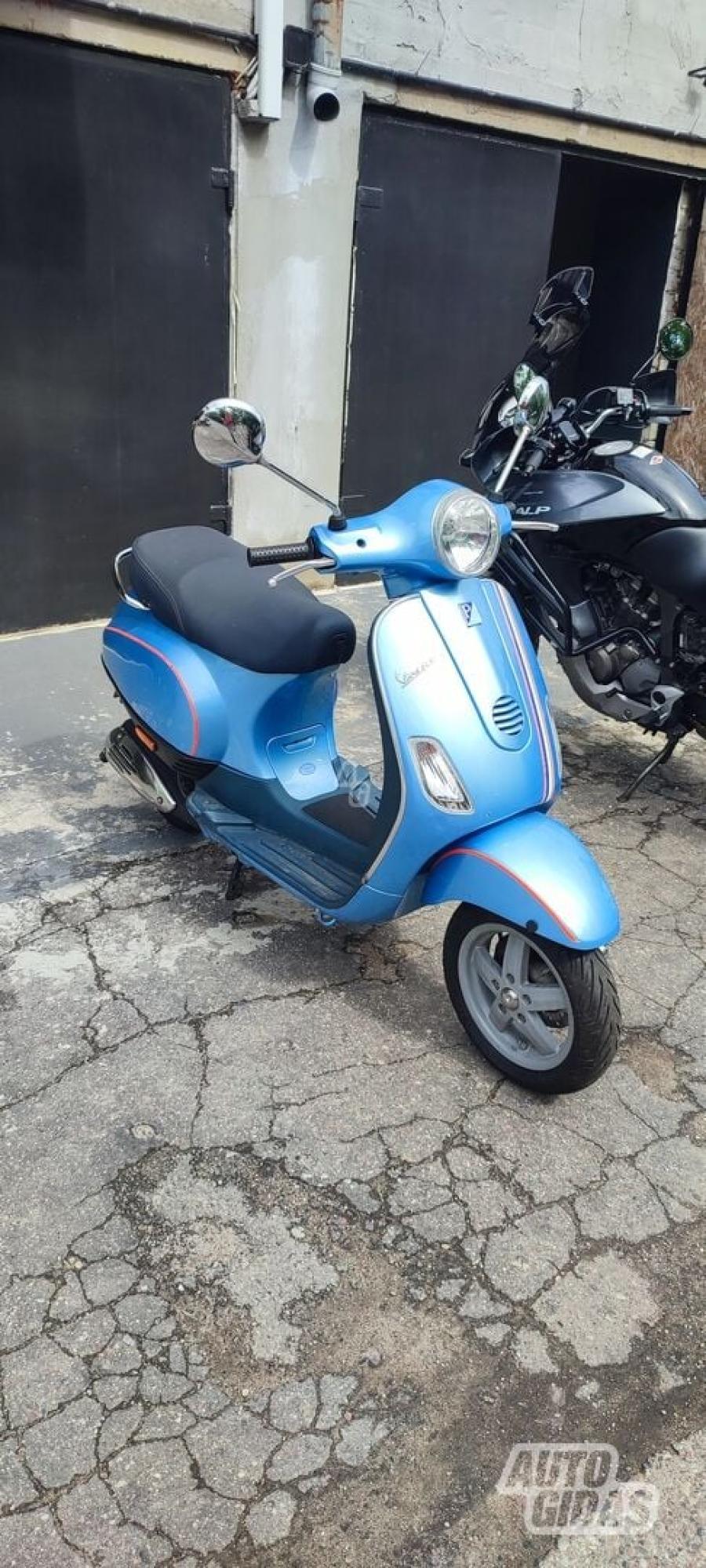 Blue Piaggio Vespa 2006 in Vilnius, with an engine capacity of 0.05 L and mileage of 22 thousand km for 1300 €, photo 1 on AUTOMOTO.COM.LV