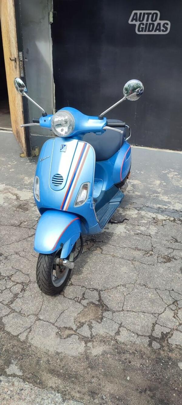 Blue Piaggio Vespa 2006 in Vilnius, with an engine capacity of 0.05 L and mileage of 22 thousand km for 1300 €, photo 3 on AUTOMOTO.COM.LV