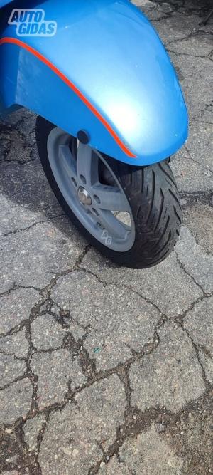 Blue Piaggio Vespa 2006 in Vilnius, with an engine capacity of 0.05 L and mileage of 22 thousand km for 1300 €, photo 6 on AUTOMOTO.COM.LV