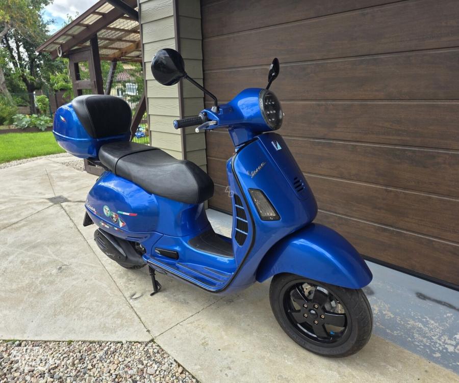 Blue Piaggio Vespa 2006 in Pasvalys, with an engine capacity of 0.13 L and mileage of 41 thousand km for 1499 €, photo 1 on AUTOMOTO.COM.LV