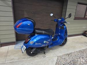 Blue Piaggio Vespa 2006 in Pasvalys, with an engine capacity of 0.13 L and mileage of 41 thousand km for 1499 €, photo 5 on AUTOMOTO.COM.LV