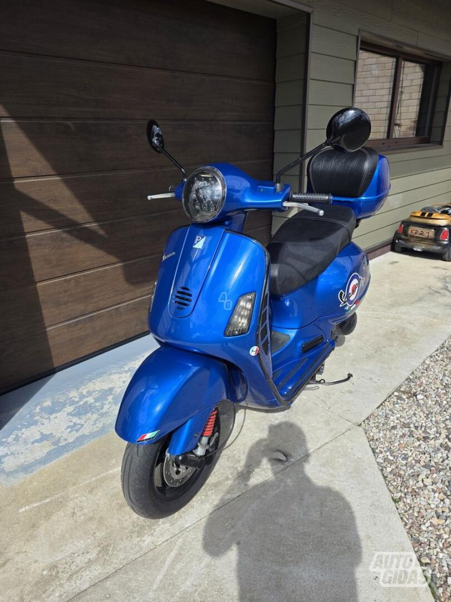 Blue Piaggio Vespa 2006 in Pasvalys, with an engine capacity of 0.13 L and mileage of 41 thousand km for 1499 €, photo 9 on AUTOMOTO.COM.LV