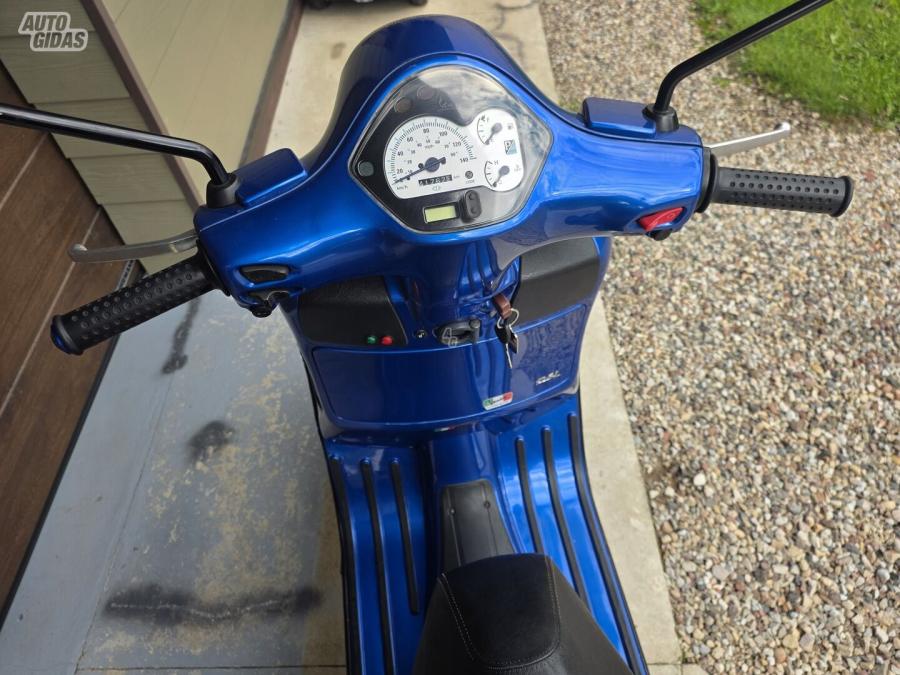 Blue Piaggio Vespa 2006 in Pasvalys, with an engine capacity of 0.13 L and mileage of 41 thousand km for 1499 €, photo 12 on AUTOMOTO.COM.LV