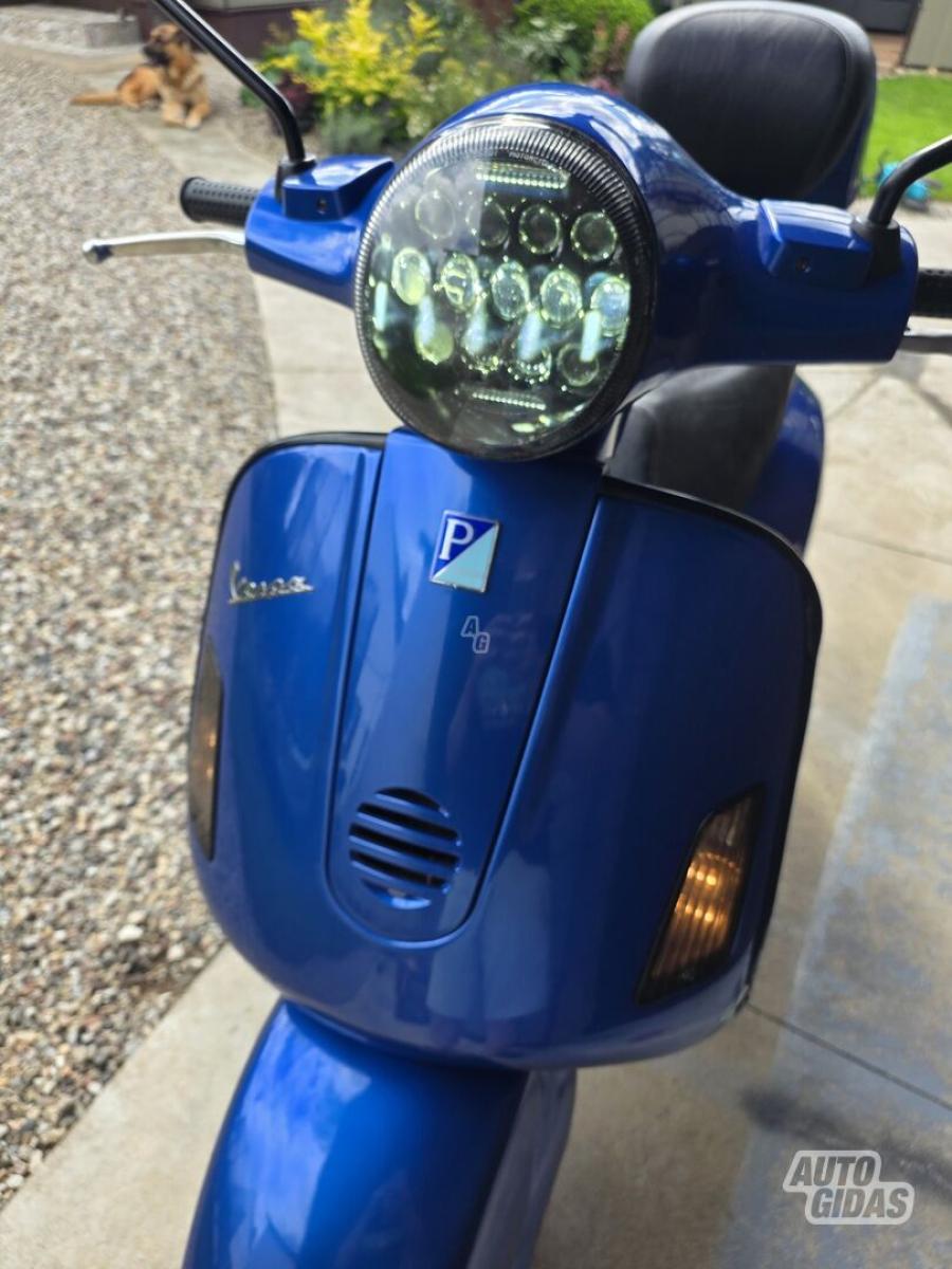 Blue Piaggio Vespa 2006 in Pasvalys, with an engine capacity of 0.13 L and mileage of 41 thousand km for 1499 €, photo 14 on AUTOMOTO.COM.LV