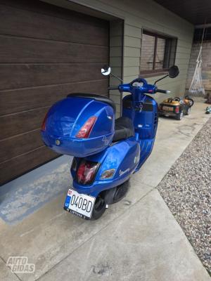 Blue Piaggio Vespa 2006 in Pasvalys, with an engine capacity of 0.13 L and mileage of 41 thousand km for 1499 €, photo 16 on AUTOMOTO.COM.LV