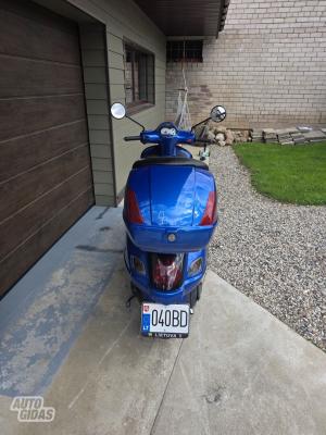 Blue Piaggio Vespa 2006 in Pasvalys, with an engine capacity of 0.13 L and mileage of 41 thousand km for 1499 €, photo 17 on AUTOMOTO.COM.LV