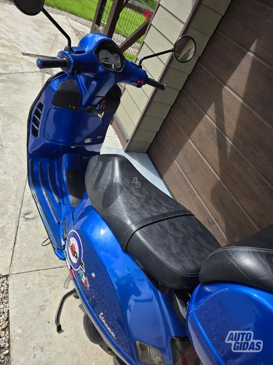 Blue Piaggio Vespa 2006 in Pasvalys, with an engine capacity of 0.13 L and mileage of 41 thousand km for 1499 €, photo 19 on AUTOMOTO.COM.LV