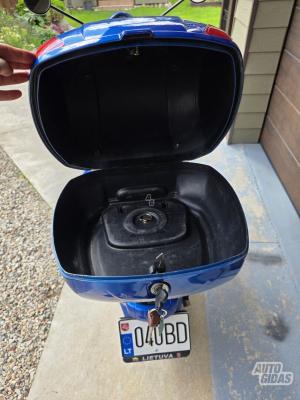 Blue Piaggio Vespa 2006 in Pasvalys, with an engine capacity of 0.13 L and mileage of 41 thousand km for 1499 €, photo 26 on AUTOMOTO.COM.LV