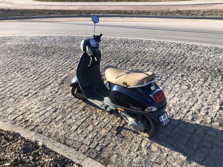 Zils Piaggio Vespa 2009 Viļņa, ar dzinēja tilpumu 49.00 L un nobraukumu 15 tūkst. km par 1250 €, foto 4 vietnē AUTOMOTO.COM.LV