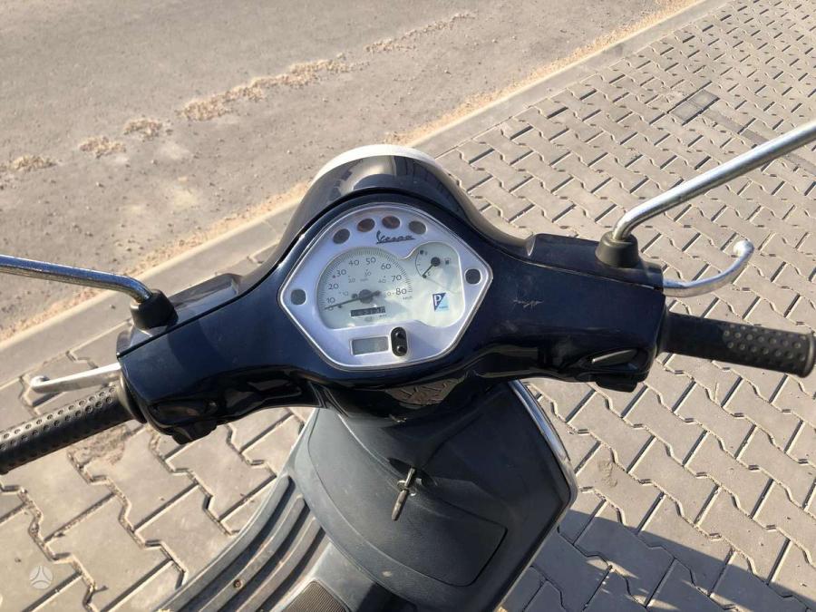 Zils Piaggio Vespa 2009 Viļņa, ar dzinēja tilpumu 49.00 L un nobraukumu 15 tūkst. km par 1250 €, foto 6 vietnē AUTOMOTO.COM.LV