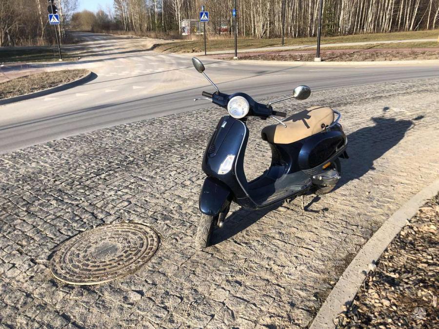 Zils Piaggio Vespa 2009 Viļņa, ar dzinēja tilpumu 49.00 L un nobraukumu 15 tūkst. km par 1250 €, foto 7 vietnē AUTOMOTO.COM.LV