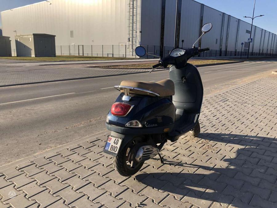 Zils Piaggio Vespa 2009 Viļņa, ar dzinēja tilpumu 49.00 L un nobraukumu 15 tūkst. km par 1250 €, foto 8 vietnē AUTOMOTO.COM.LV