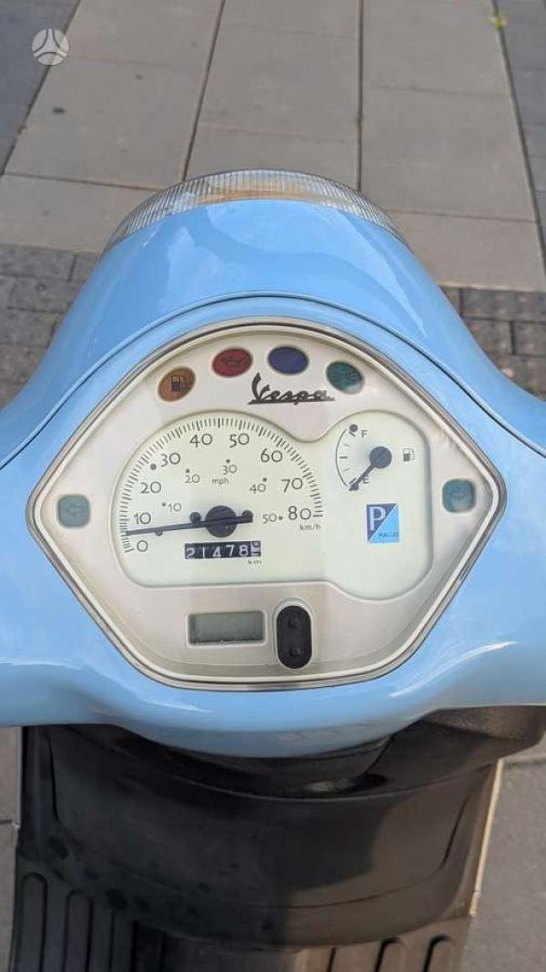 Blue Piaggio Vespa 2011 in Vilnius, with an engine capacity of 50.00 L and mileage of 22 thousand km for 1500 €, photo 3 on AUTOMOTO.COM.LV