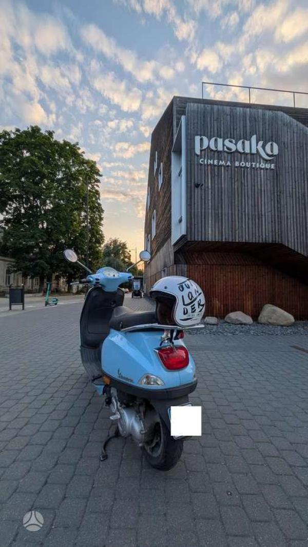 Blue Piaggio Vespa 2011 in Vilnius, with an engine capacity of 50.00 L and mileage of 22 thousand km for 1500 €, photo 7 on AUTOMOTO.COM.LV