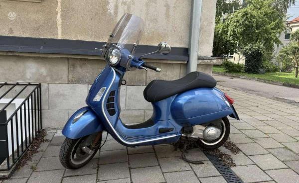 Blue Piaggio Vespa 2012 in Vilnius, with an engine capacity of 0.13 L and mileage of 31 thousand km for 2200 €, photo 1 on AUTOMOTO.COM.LV