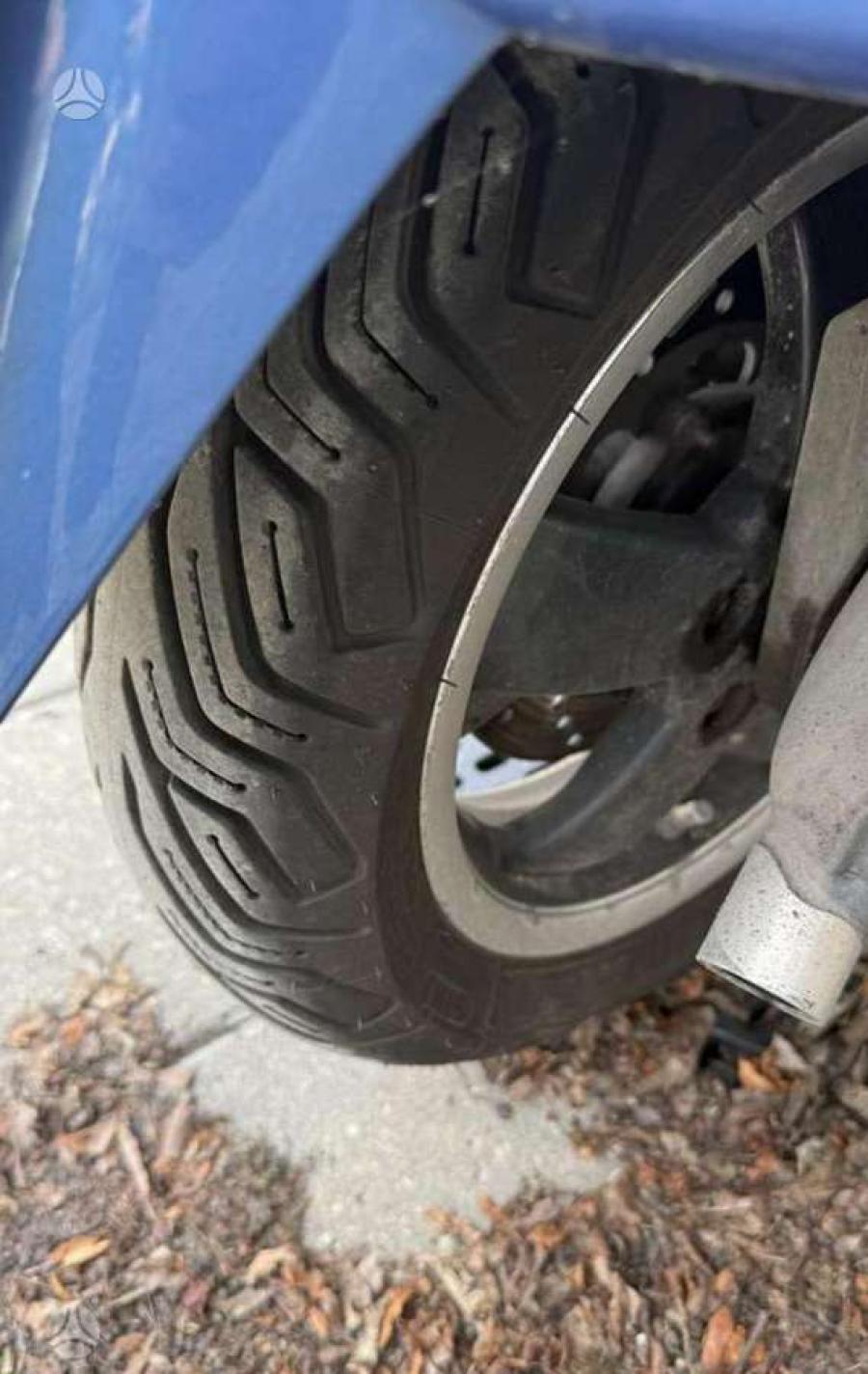 Zils Piaggio Vespa 2012 Viļņa, ar dzinēja tilpumu 0.13 L un nobraukumu 31 tūkst. km par 2200 €, foto 5 vietnē AUTOMOTO.COM.LV