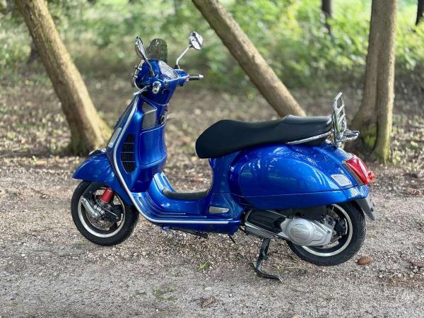 Piaggio Vespa 2015 Kauņa vietnē Zils Piaggio Vespa 2015 Kauņa, ar dzinēja tilpumu 0.13 L un nobraukumu 13 tūkst. km par 2450 €, foto 6 vietnē AUTOMOTO.COM.LV