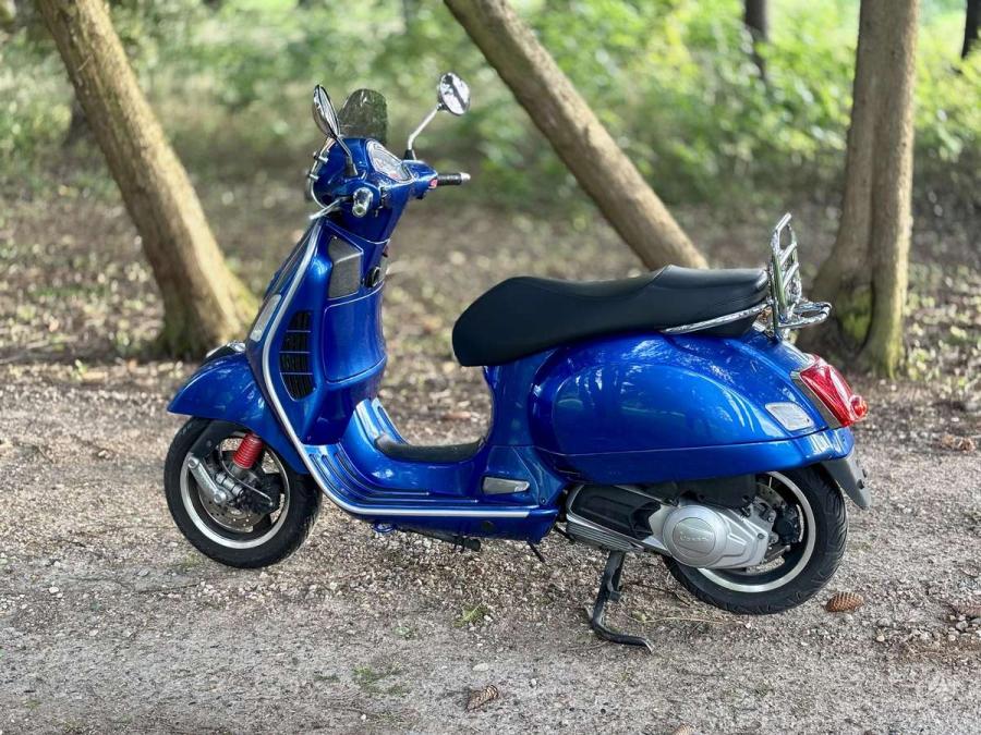Синий Piaggio Vespa 2015 в Каунас, объемом двигателя 0.13 л и пробегом 13 тыс. км за 2450 €, фото 6 на AUTOMOTO.COM.LV