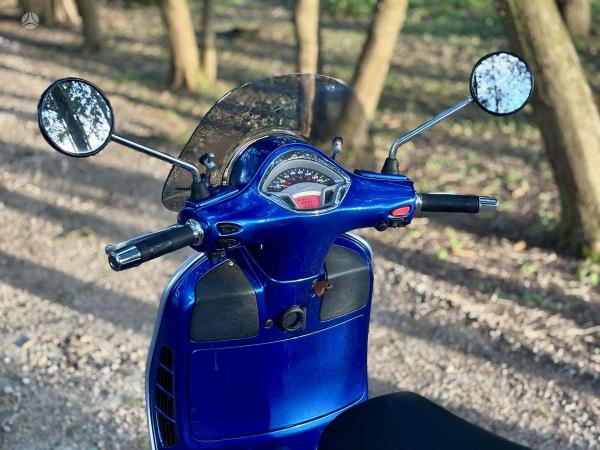 Piaggio Vespa 2015 Kauņa vietnē Zils Piaggio Vespa 2015 Kauņa, ar dzinēja tilpumu 0.13 L un nobraukumu 13 tūkst. km par 2450 €, foto 8 vietnē AUTOMOTO.COM.LV