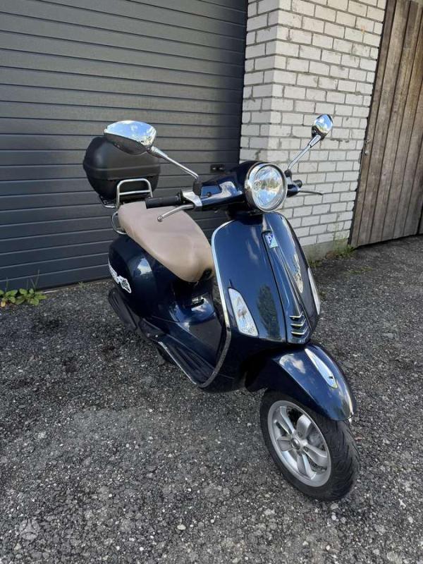 Синий Piaggio Vespa 2016 в Каунас, объемом двигателя 49.00 л и пробегом 15 тыс. км за 1600 €, фото 2 на AUTOMOTO.COM.LV