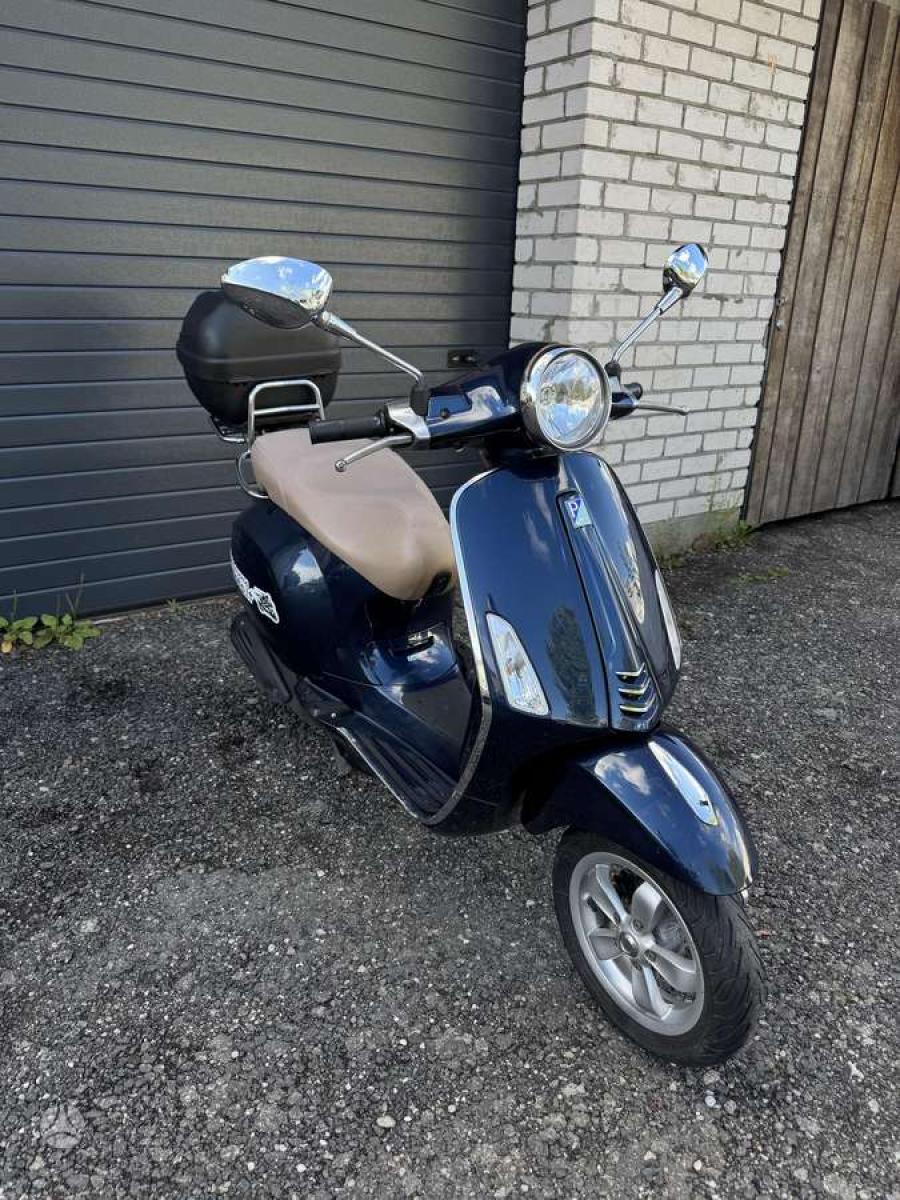 Синий Piaggio Vespa 2016 в Каунас, объемом двигателя 49.00 л и пробегом 15 тыс. км за 1600 €, фото 3 на AUTOMOTO.COM.LV