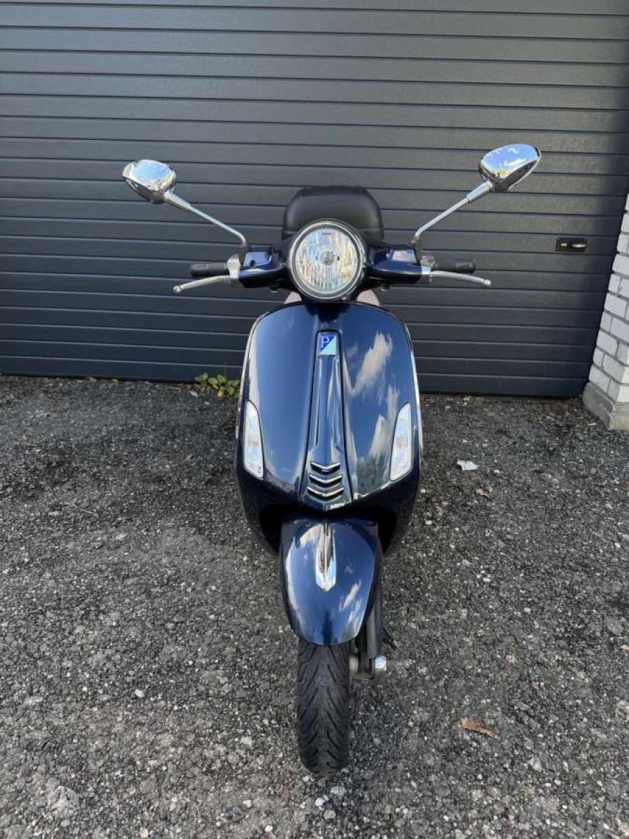 Синий Piaggio Vespa 2016 в Каунас, объемом двигателя 49.00 л и пробегом 15 тыс. км за 1600 €, фото 4 на AUTOMOTO.COM.LV