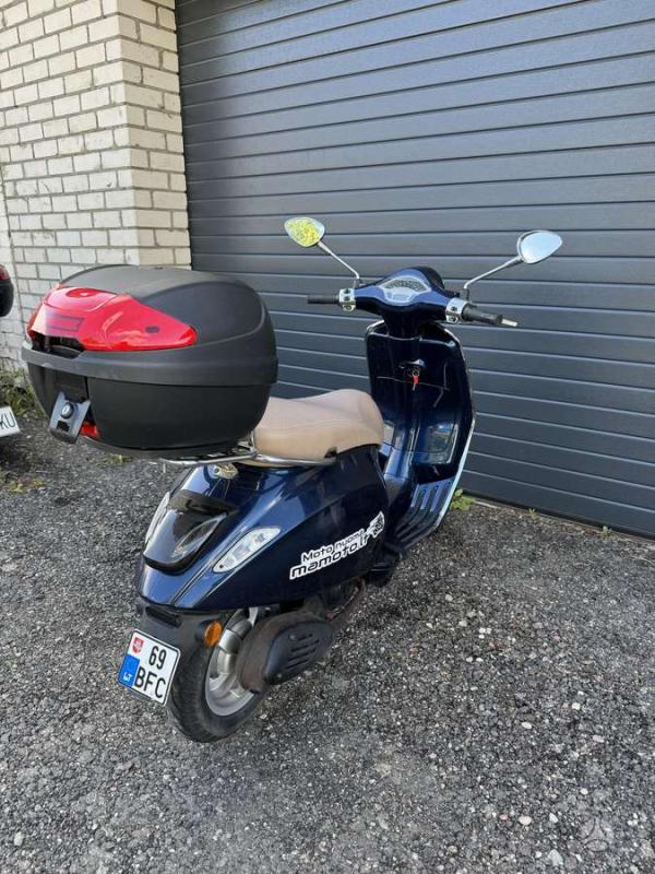 Синий Piaggio Vespa 2016 в Каунас, объемом двигателя 49.00 л и пробегом 15 тыс. км за 1600 €, фото 4 на AUTOMOTO.COM.LV