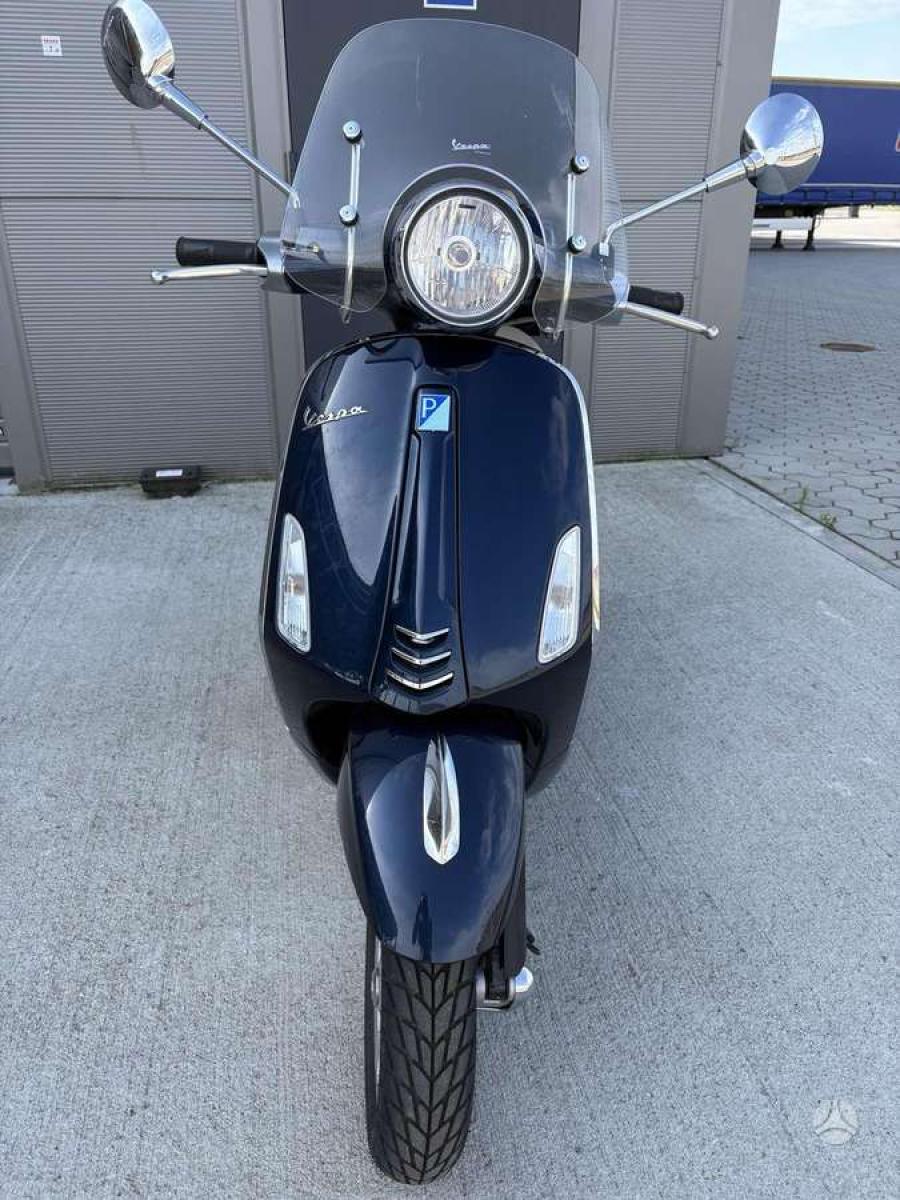 Blue Piaggio Vespa 2016 in Klaipeda, with an engine capacity of 50.00 L and mileage of 0 thousand km for 3000 €, photo 3 on AUTOMOTO.COM.LV