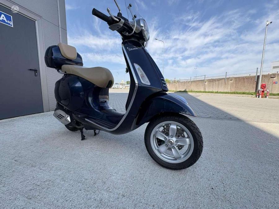 Blue Piaggio Vespa 2016 in Klaipeda, with an engine capacity of 50.00 L and mileage of 0 thousand km for 3000 €, photo 4 on AUTOMOTO.COM.LV