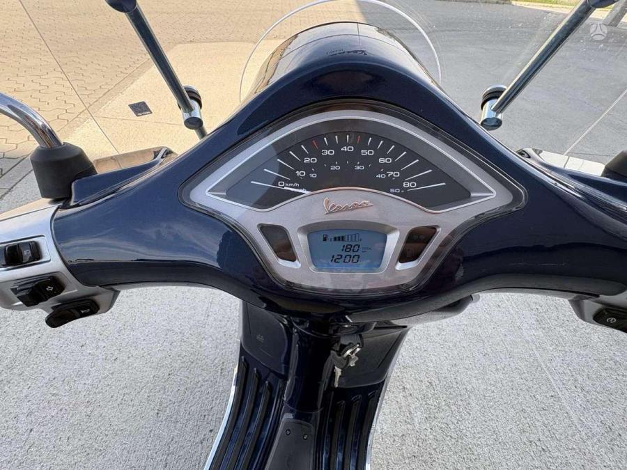Blue Piaggio Vespa 2016 in Klaipeda, with an engine capacity of 50.00 L and mileage of 0 thousand km for 3000 €, photo 5 on AUTOMOTO.COM.LV