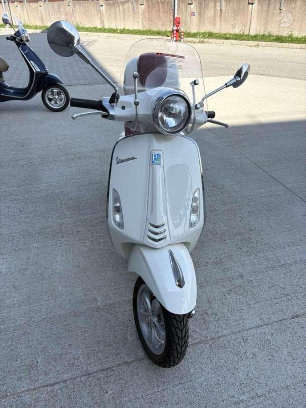 Blue Piaggio Vespa 2016 in Klaipeda, with an engine capacity of 50.00 L and mileage of 0 thousand km for 3000 €, photo 6 on AUTOMOTO.COM.LV