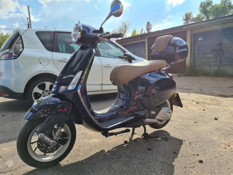 Zils Piaggio Vespa 2019 Viļņa, ar dzinēja tilpumu 0.13 L un nobraukumu 9 tūkst. km par 2899 €, foto 1 vietnē AUTOMOTO.COM.LV