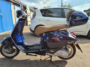 Zils Piaggio Vespa 2019 Viļņa, ar dzinēja tilpumu 0.13 L un nobraukumu 9 tūkst. km par 2899 €, foto 6 vietnē AUTOMOTO.COM.LV