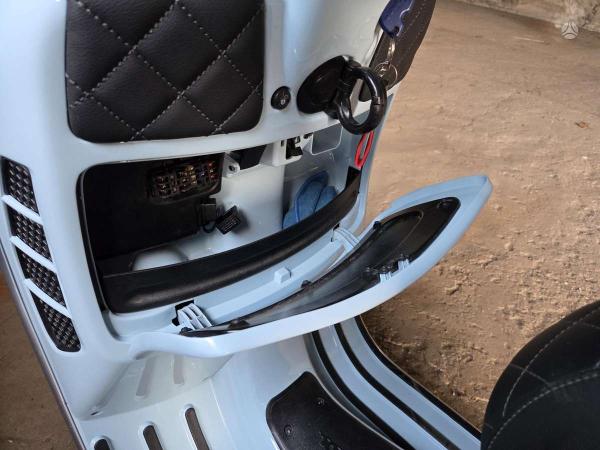 Blue Piaggio Vespa 2020 in Jurbarkas, with an engine capacity of 0.30 L and mileage of 0 thousand km for 4400 €, photo 5 on AUTOMOTO.COM.LV