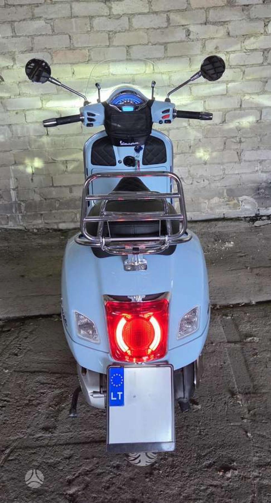 Blue Piaggio Vespa 2020 in Jurbarkas, with an engine capacity of 0.30 L and mileage of 0 thousand km for 4400 €, photo 8 on AUTOMOTO.COM.LV