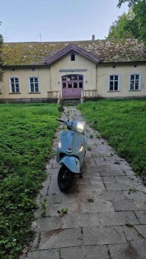 Blue Piaggio Vespa 2020 in Jurbarkas, with an engine capacity of 0.30 L and mileage of 0 thousand km for 4400 €, photo  on AUTOMOTO.COM.LV