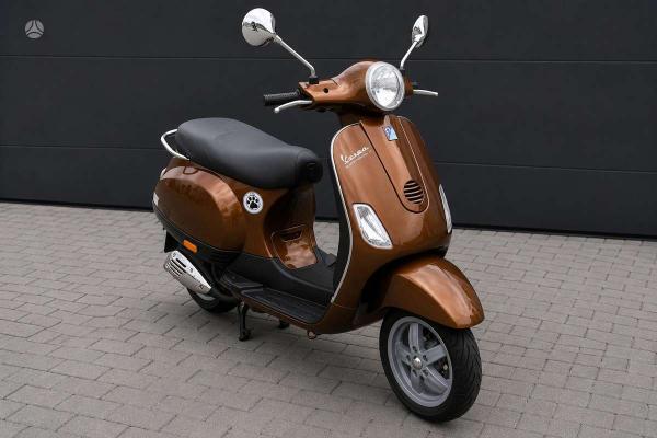 Brown Piaggio Vespa 2008 in Vilnius, with an engine capacity of 49.00 L and mileage of 15 thousand km for 1599 €, photo 1 on AUTOMOTO.COM.LV