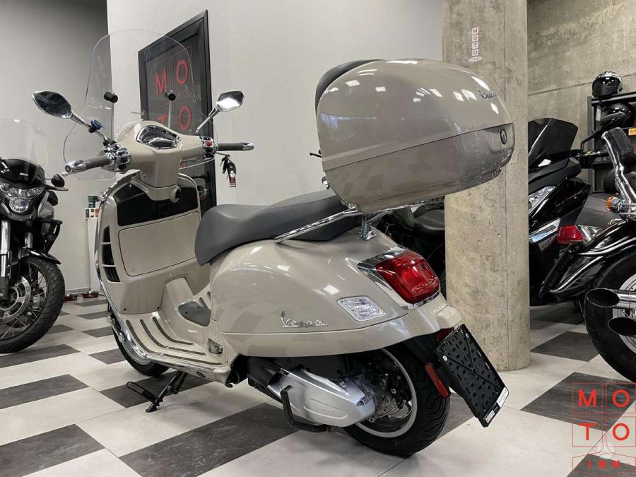 Brown Piaggio Vespa 2023 in Riga, with an engine capacity of 0.30 L and mileage of 5 thousand km for 5199 €, photo 3 on AUTOMOTO.COM.LV