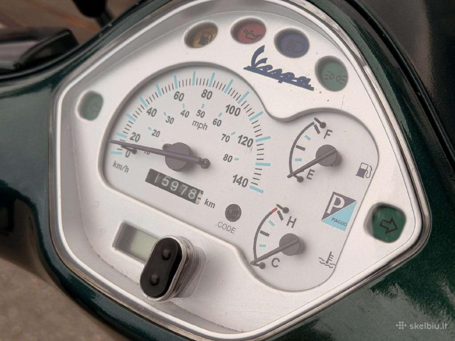 Zaļš Piaggio Vespa 2008 Kauņa, ar dzinēja tilpumu 0.12 L un nobraukumu 15 tūkst. km par 1990 €, foto 13 vietnē AUTOMOTO.COM.LV