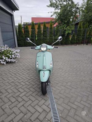 Green Piaggio Vespa 2019 in Ukmerge, with an engine capacity of 50.00 L and mileage of 2 thousand km for 3250 €, photo 3 on AUTOMOTO.COM.LV